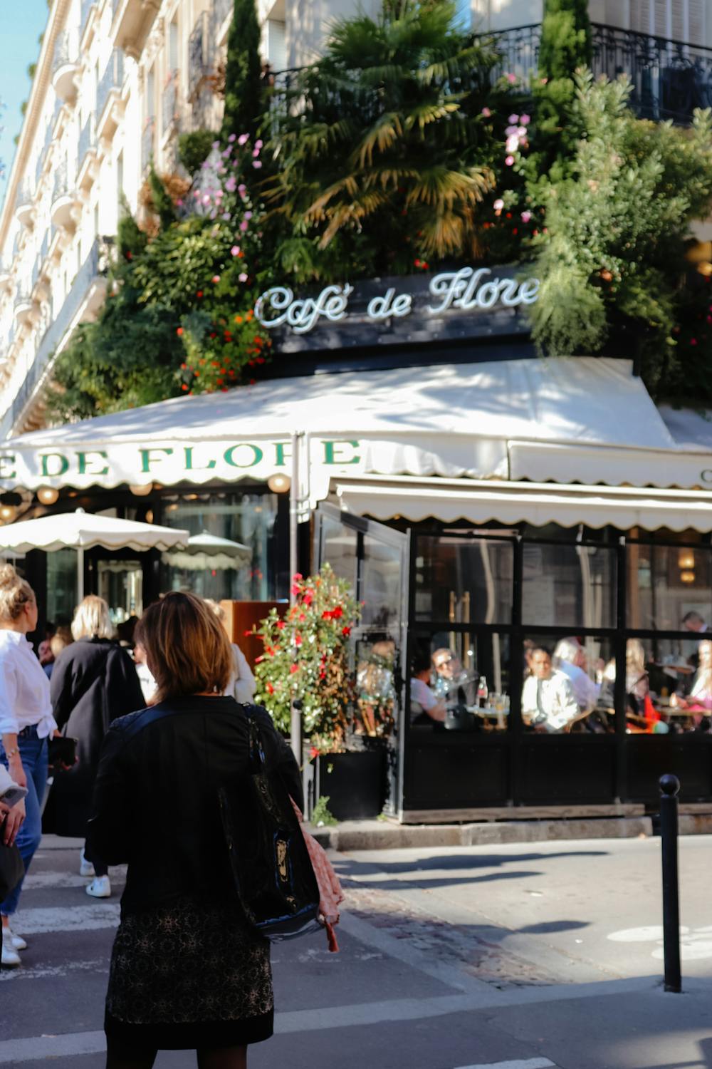 Exploring the Intellectual Haven: The Legacy of Parisian Café Culture ...