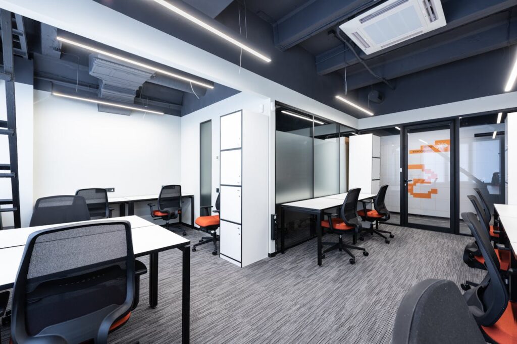 Acoustic Office Cubicles: How to Reduce Noise and Improve Focus